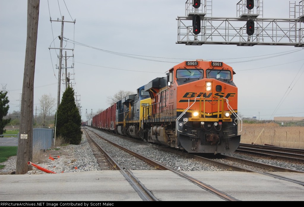 BNSF 5961, CSX 531 & 936